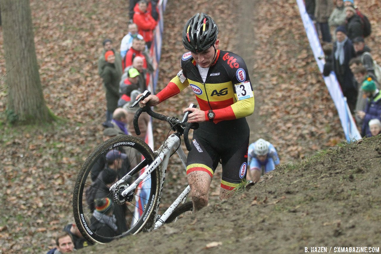 Belgian National Champion Thijs Aerts scales the steeps of Namur. 2016 ...