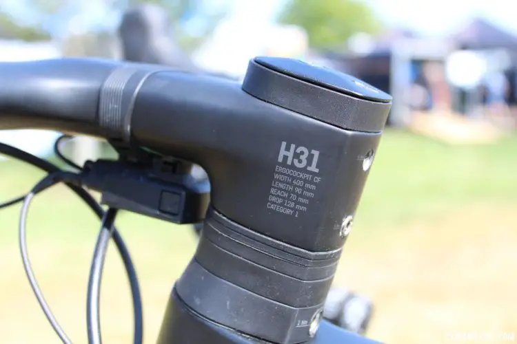 The cockpit on the Inflite is Canyon's H31 integrated stem and ...